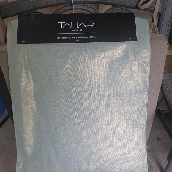 Tahari | Dining | Tahari Home Table Runner Nwt Green With Gold 6 X 72 ...